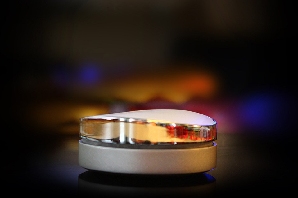 AwoX SmartPEBBLE - A Small, Intelligent Stone with Gesture Commands to ...