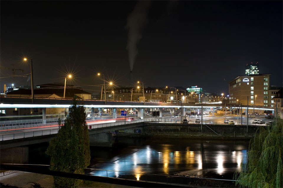 Philips Lights up Zürich’s Hardbrücke, Switzerland’s Largest LED ...