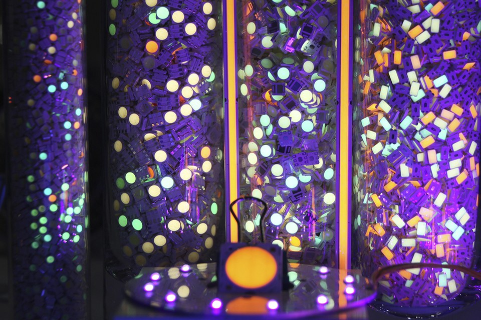 Pushing Photons - Metasurface Design Methods Can Make LED Light Act ...